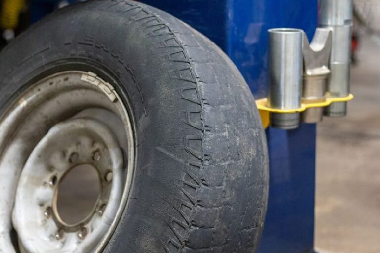 Efek Dan Risiko Pakai Ban Botak, Jangan Nekat! - Domokakikaki.com